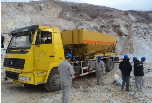 Professinal Sinotruk 15T Site mixed granular ANFO Explosive Truck BCLH ...