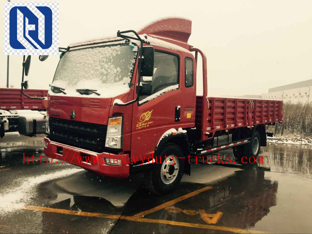 SINO Truck HOWO 4 x 2 Light Duty Commercial Trucks 102HP LHD Driving ...