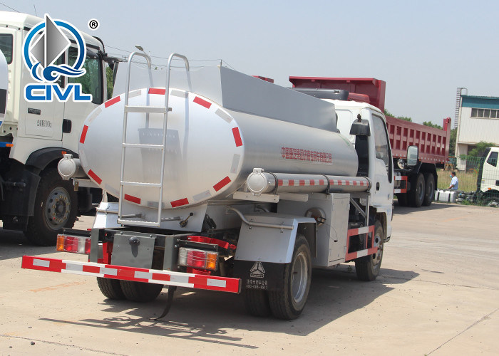New High Performance Petroleum Liquid Tanker Truck 5.65 Cubic Meters ...