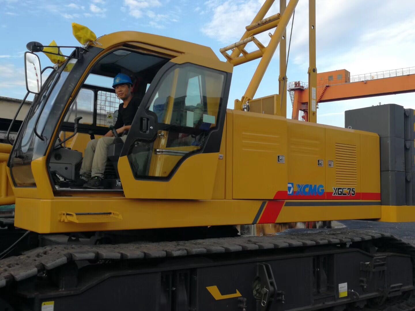 85 Ton Crawler Articulating Boom Crane / Telescopic Boom Truck Mounted ...